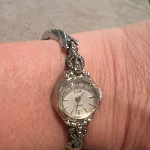 Elgin | Accessories | Vintage Elgin Womens Watch With Silver Stretch ...